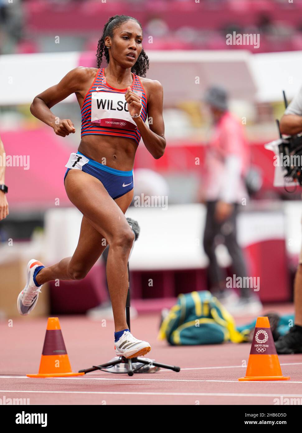 Ajee Wilson competing in the 800 meters of the 2020 Tokyo Olympics ...