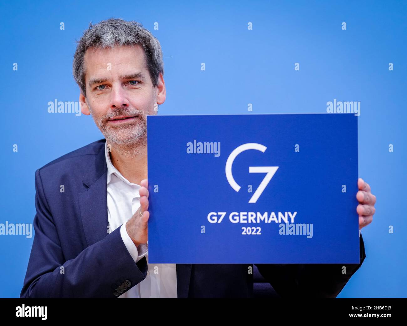 Berlin, Germany. 17th Dec, 2021. Steffen Hebestreit, Spokesman of the ...