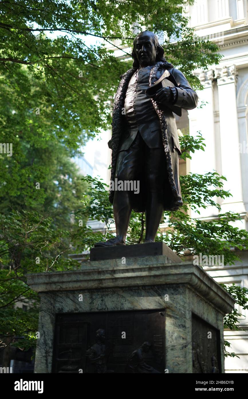 Sculpture metal stand hi-res stock photography and images - Alamy