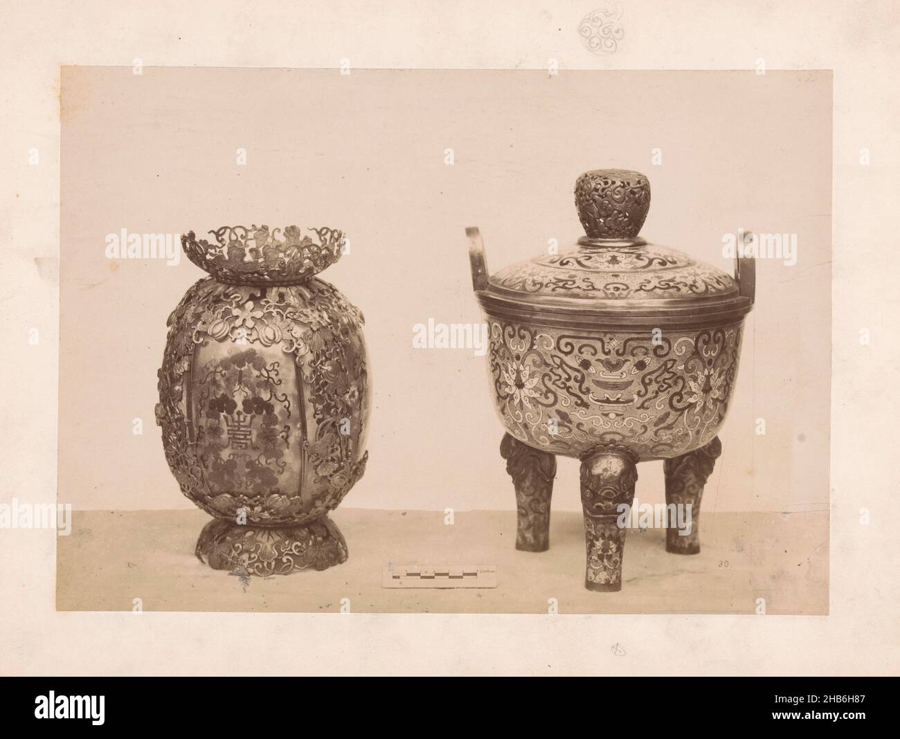 Pot asian punctuation marks hi-res stock photography and images - Alamy