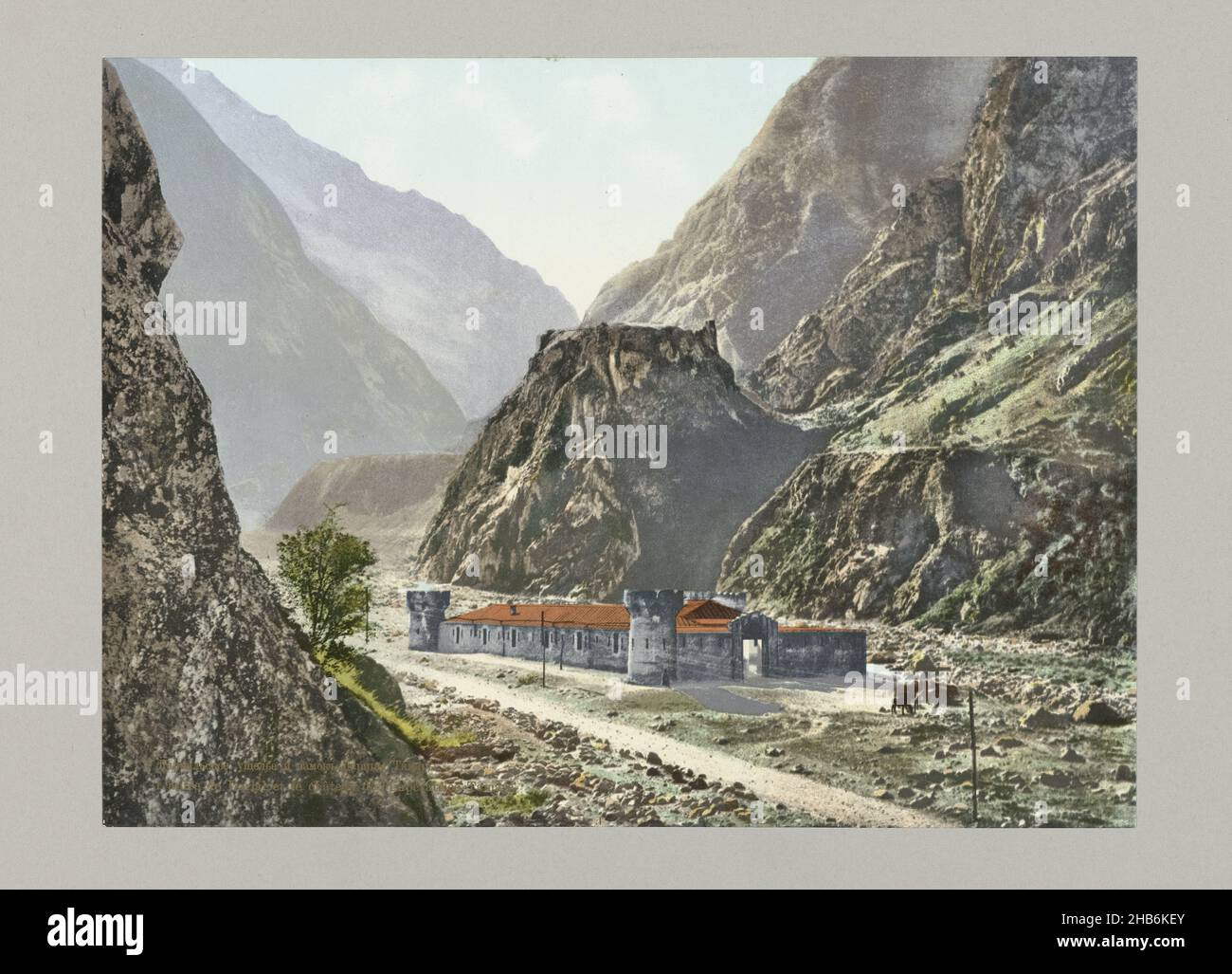 Lantre de darial et le chateau de limperatrice tamare hi-res stock ...