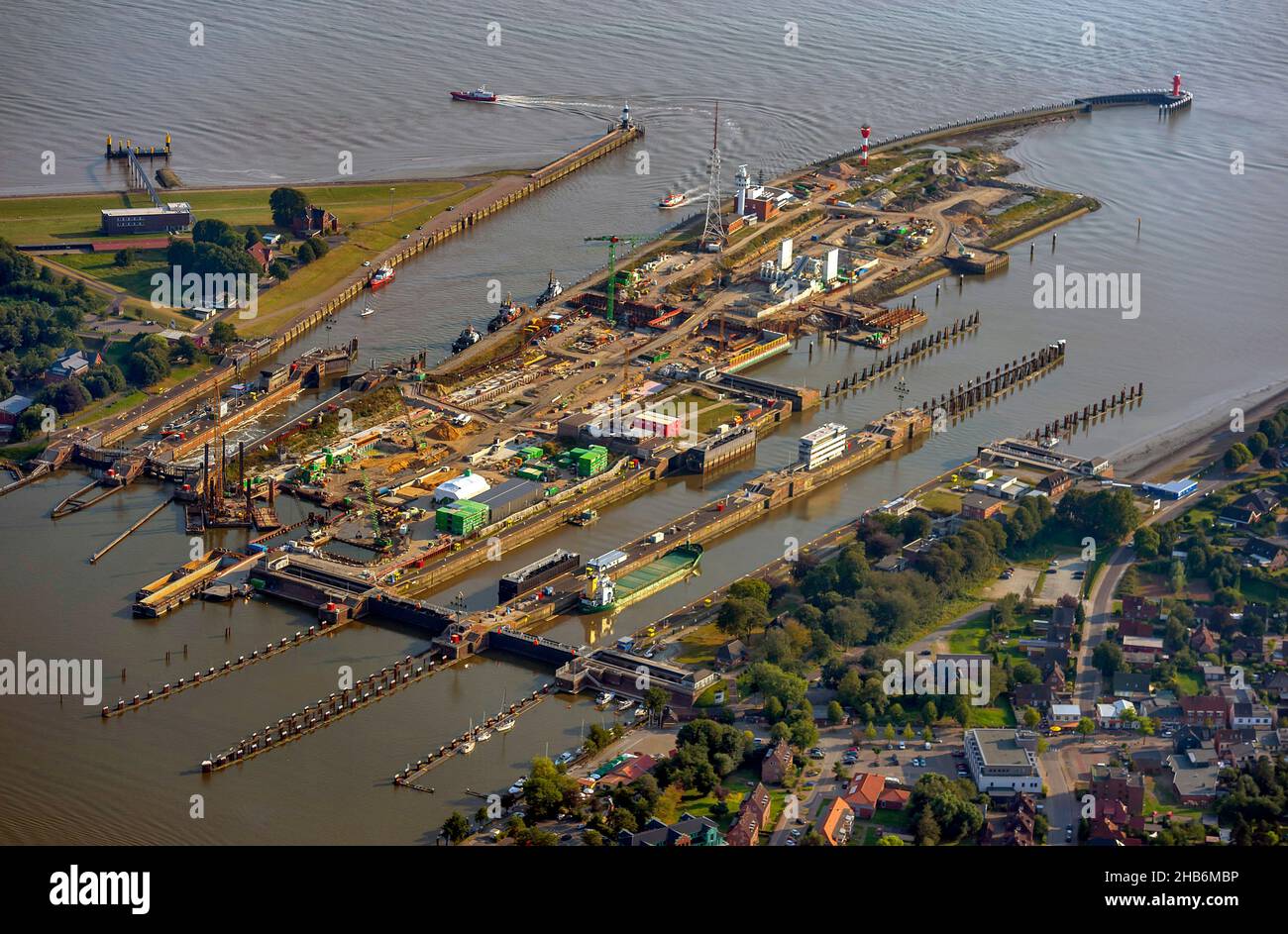 Canal lock from above hi-res stock photography and images - Alamy