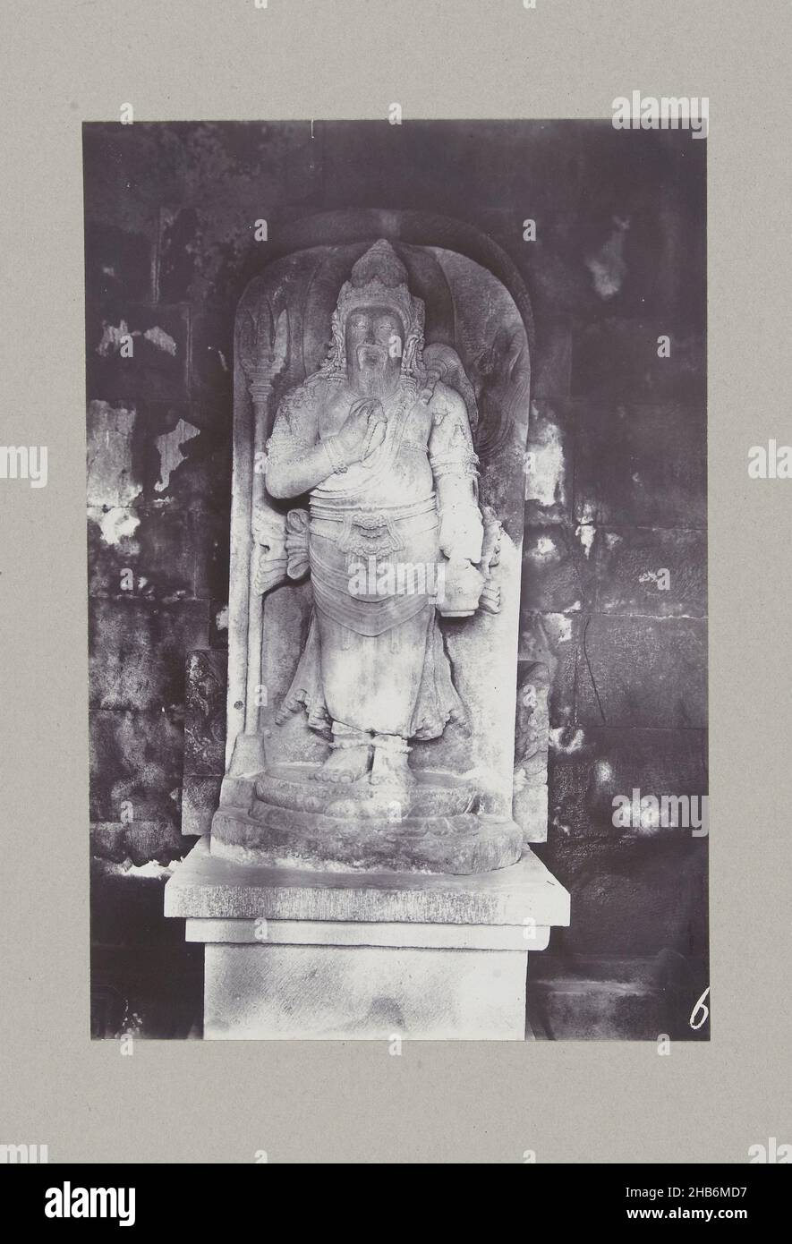 Side niche temple hi-res stock photography and images - Alamy