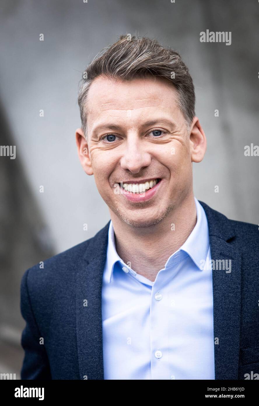 Hamburg, Germany. 15th Dec, 2021. André Schünke, presenter and news ...
