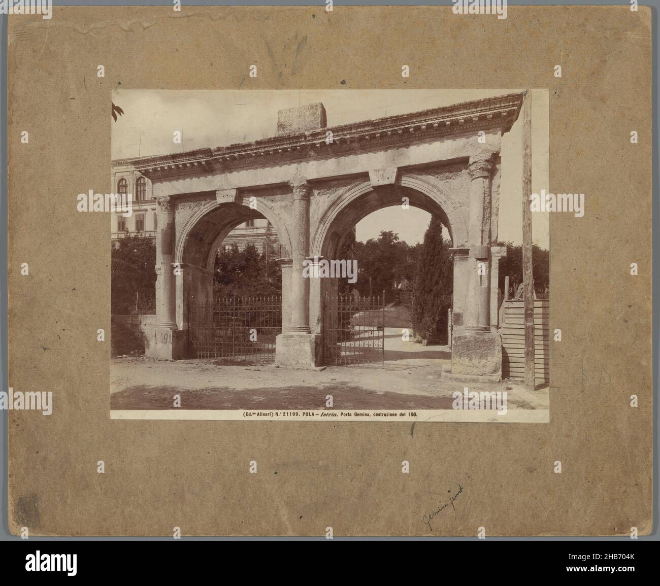 Roman gate at Pula, POLA - Istria. Porta Gemina, costruzione dei 150 ...