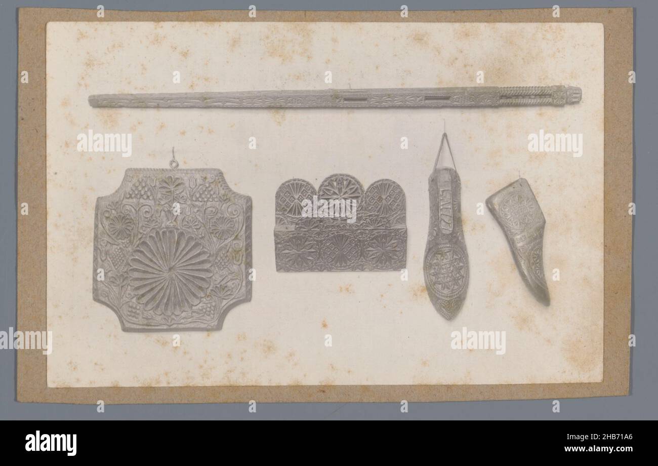 Two shapes resembling feet hi-res stock photography and images - Alamy