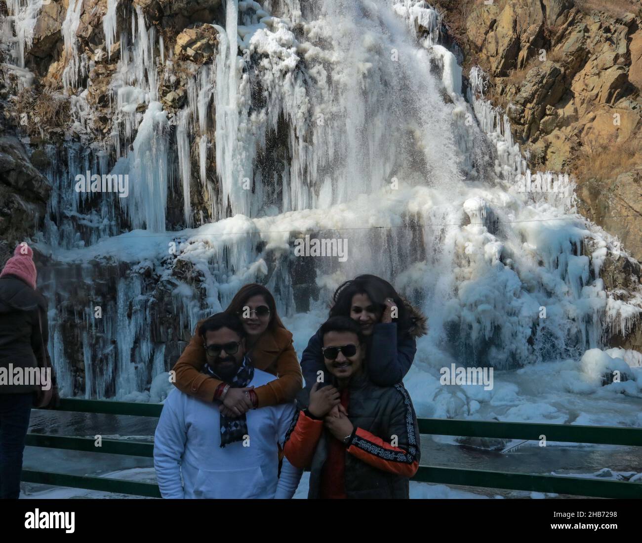 Srinagar, India. 17th Dec, 2021. Visitors pose in front of a frozen ...