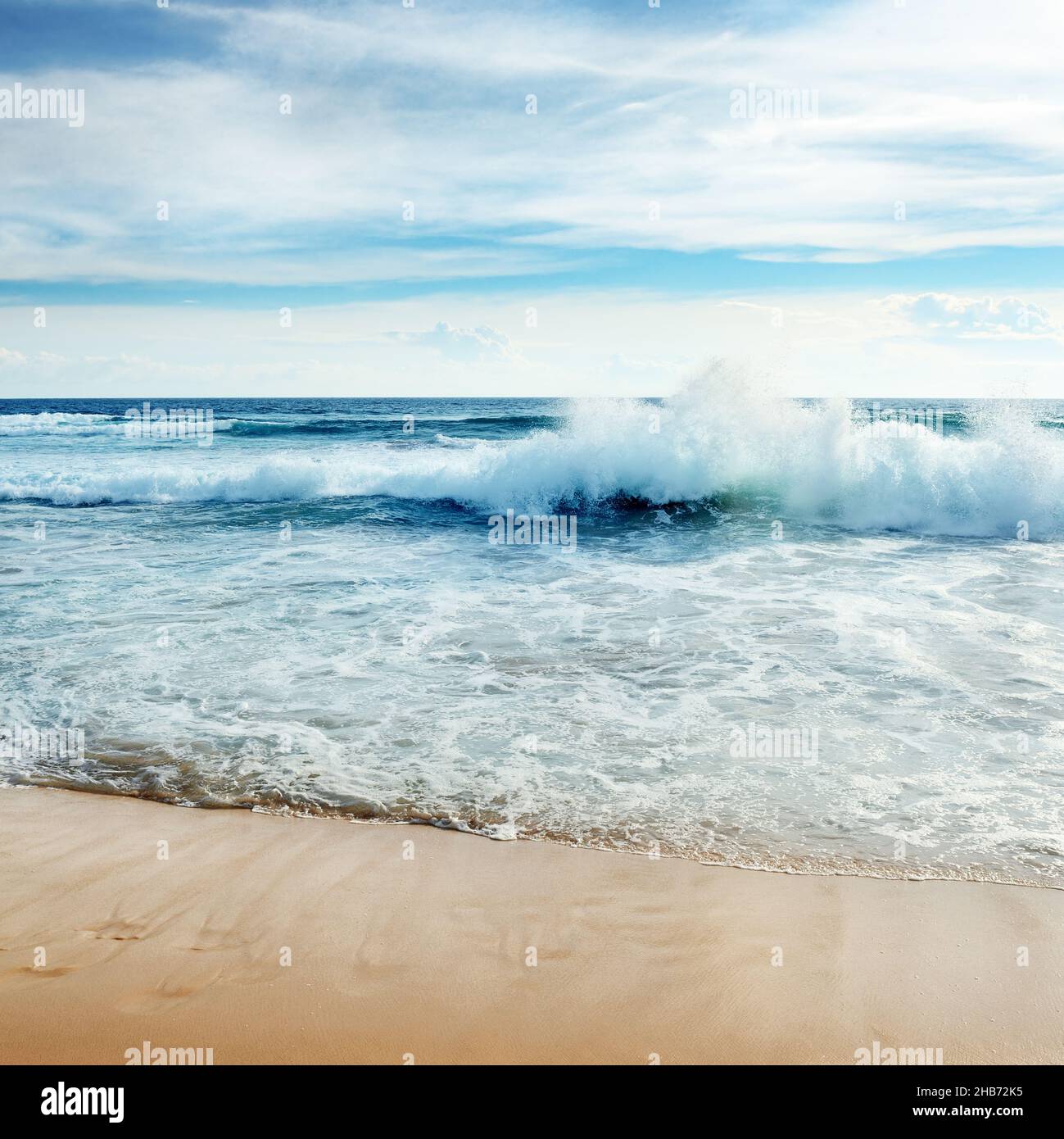 Ocean waves and blue sky Stock Photo - Alamy