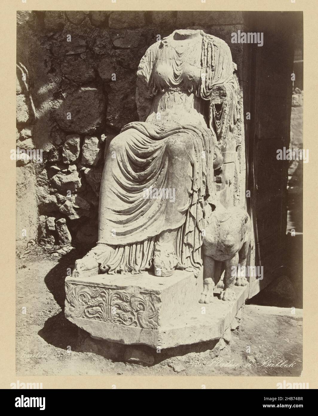 Headless statue figure hi-res stock photography and images - Alamy