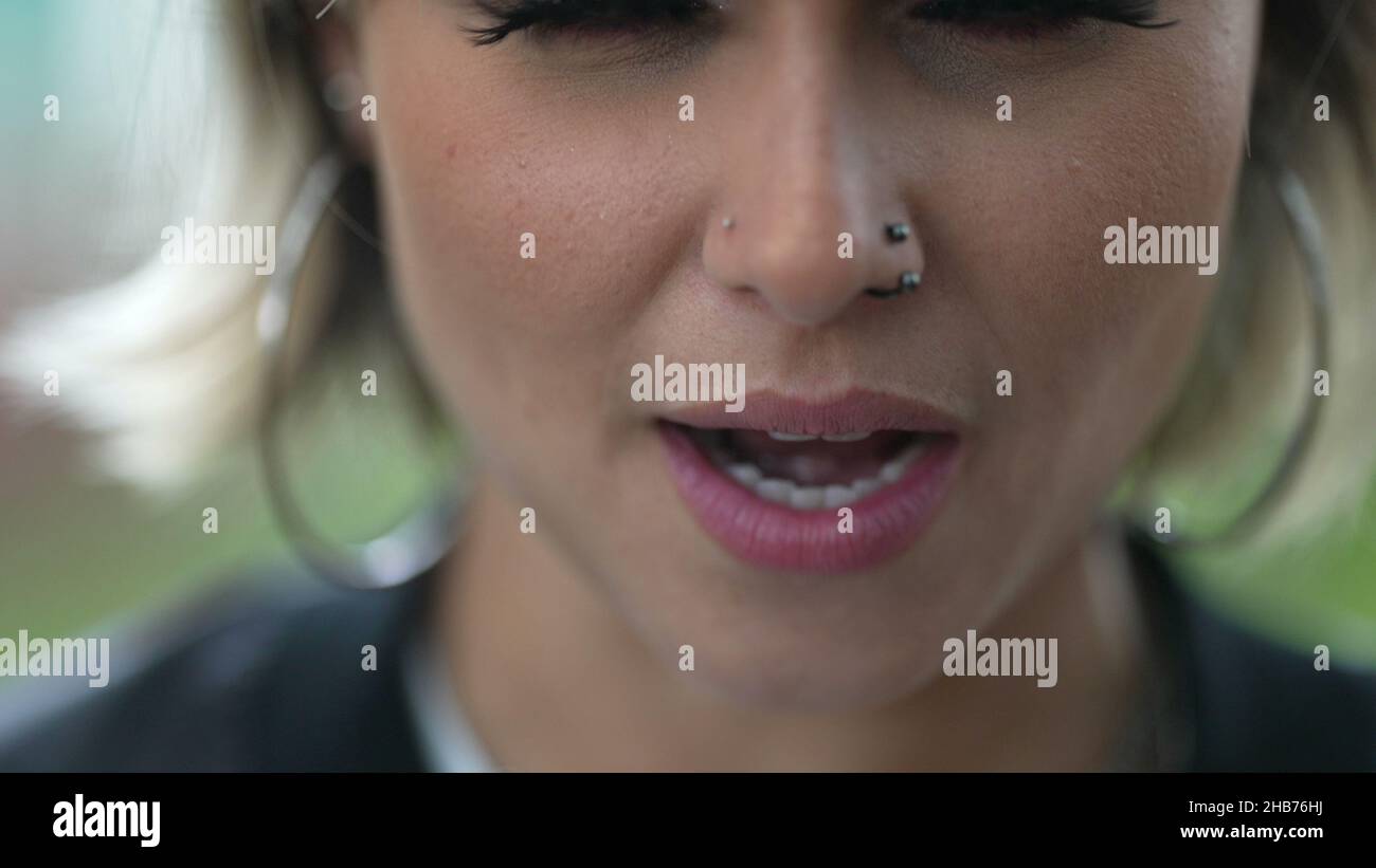 Woman mouth speaking to camera. Girl lips close-up lips talking Stock ...