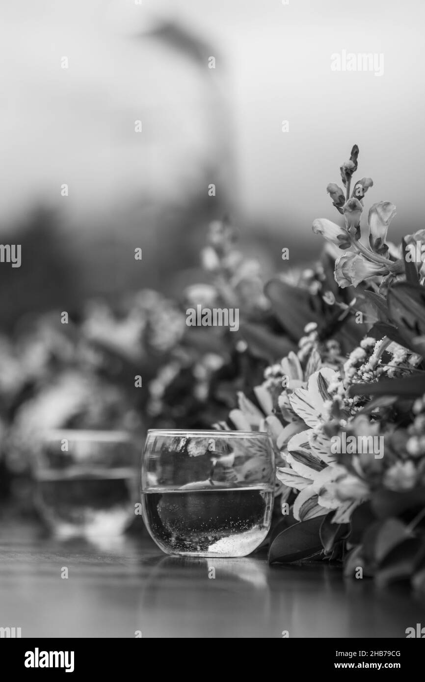 Table arrangement flowers Black and White Stock Photos & Images - Alamy