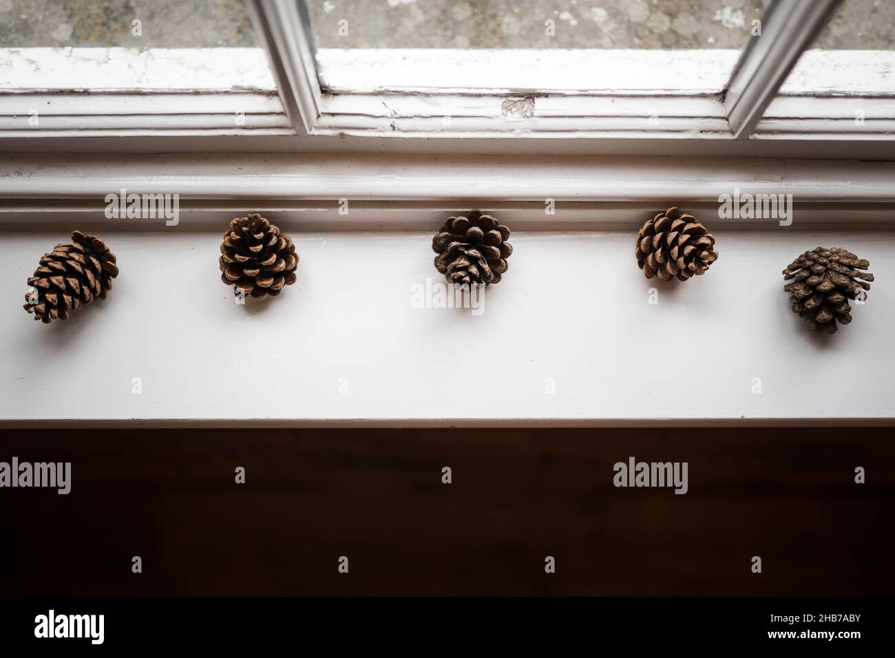 Small paned glass window hi-res stock photography and images - Alamy