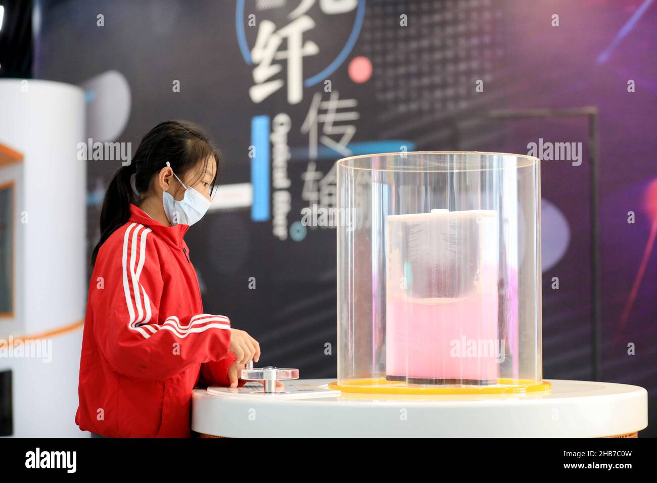 Scientific experience hi-res stock photography and images - Alamy