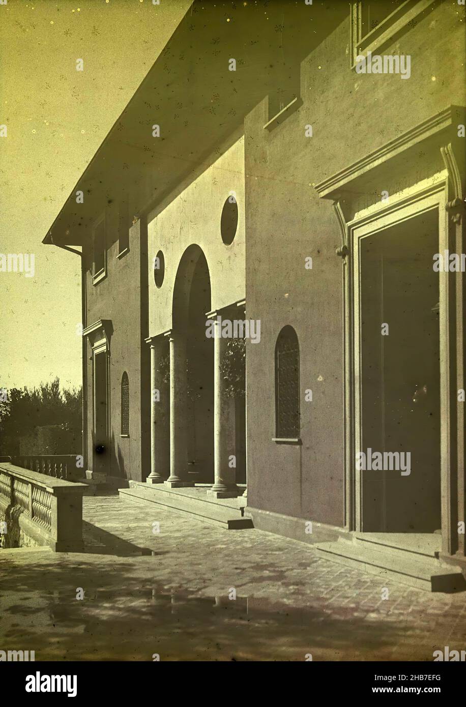 Pink plastered house, anonymous, c. 1910 - c. 1940, glass, height 130 ...