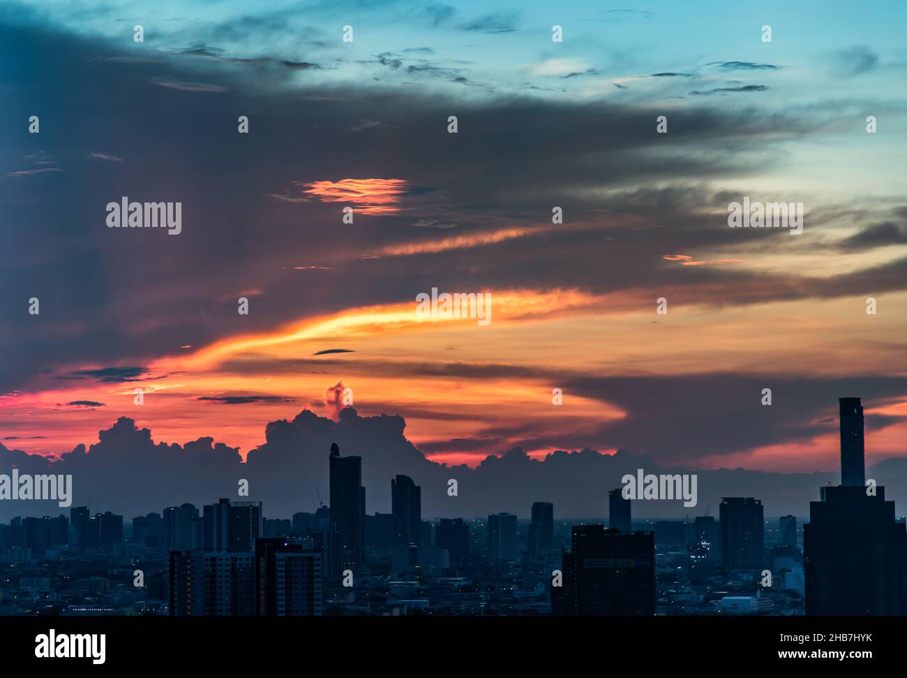Beautiful sunset sky above clouds with dramatic light, Beautiful ...