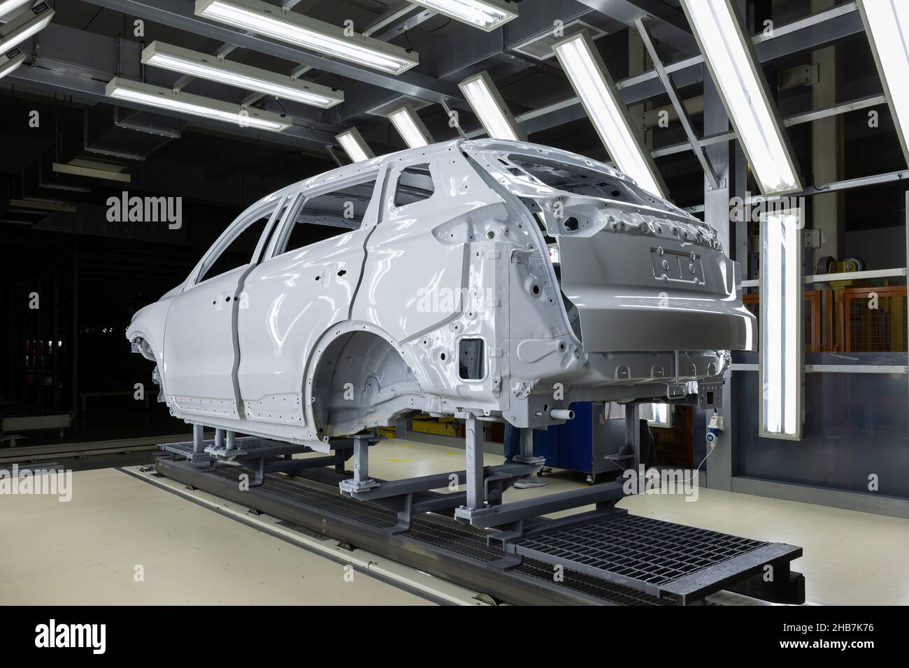 Car assembly line painting hi-res stock photography and images - Alamy