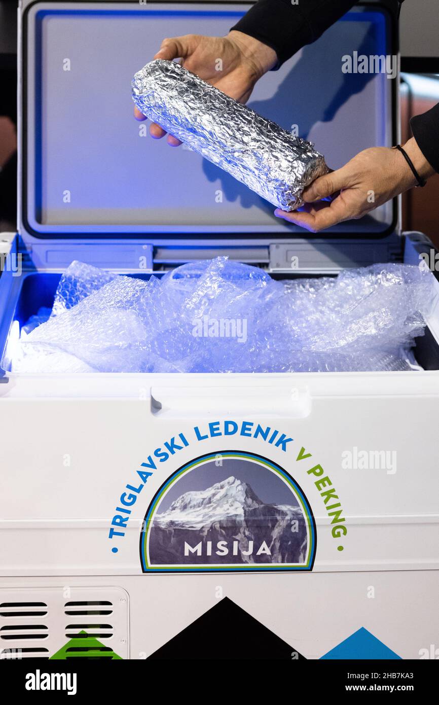 Insulated ice sample hi-res stock photography and images - Alamy