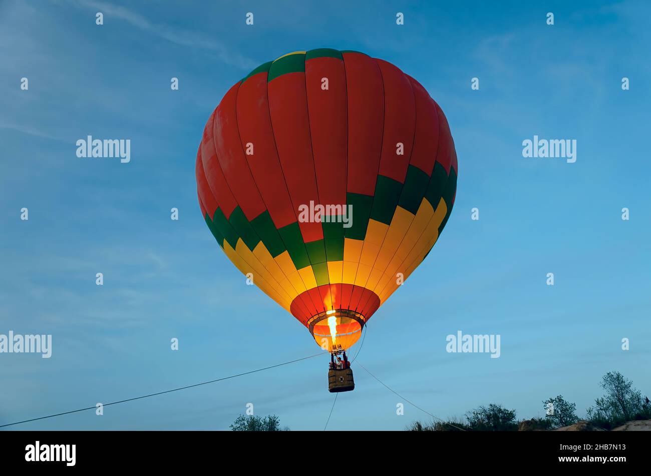 Evening sky air balloon hi-res stock photography and images - Alamy