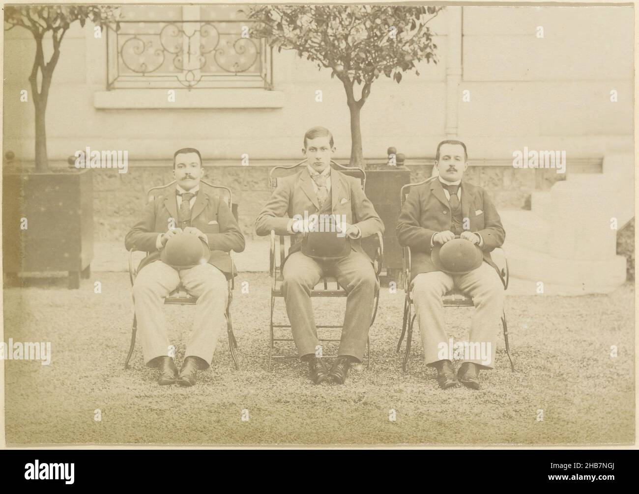 Bowler hats 1900 hi-res stock photography and images - Alamy