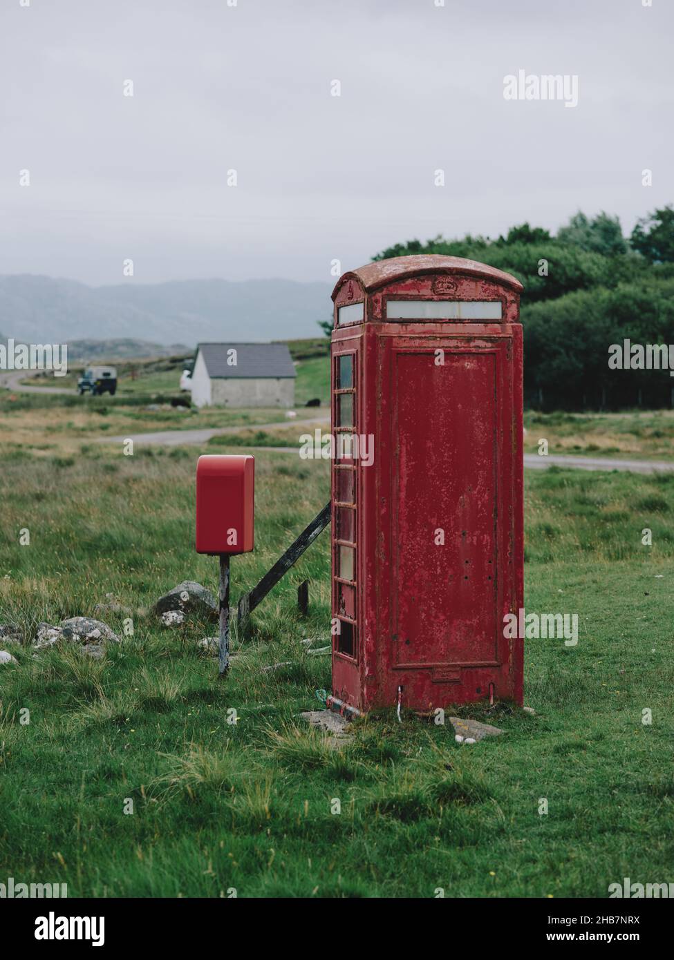 Scottish landscape the red telephone box hi-res stock photography and ...