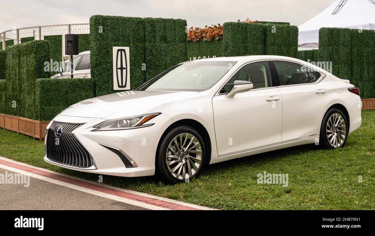 PONTIAC, MI/USA - SEPTEMBER 22, 2021: A 2021 Lexus ES300H car at Motor ...