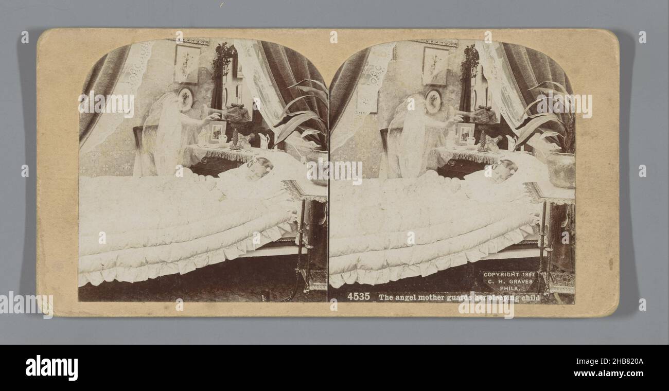 Girl sleeping in cardboard hi-res stock photography and images - Alamy