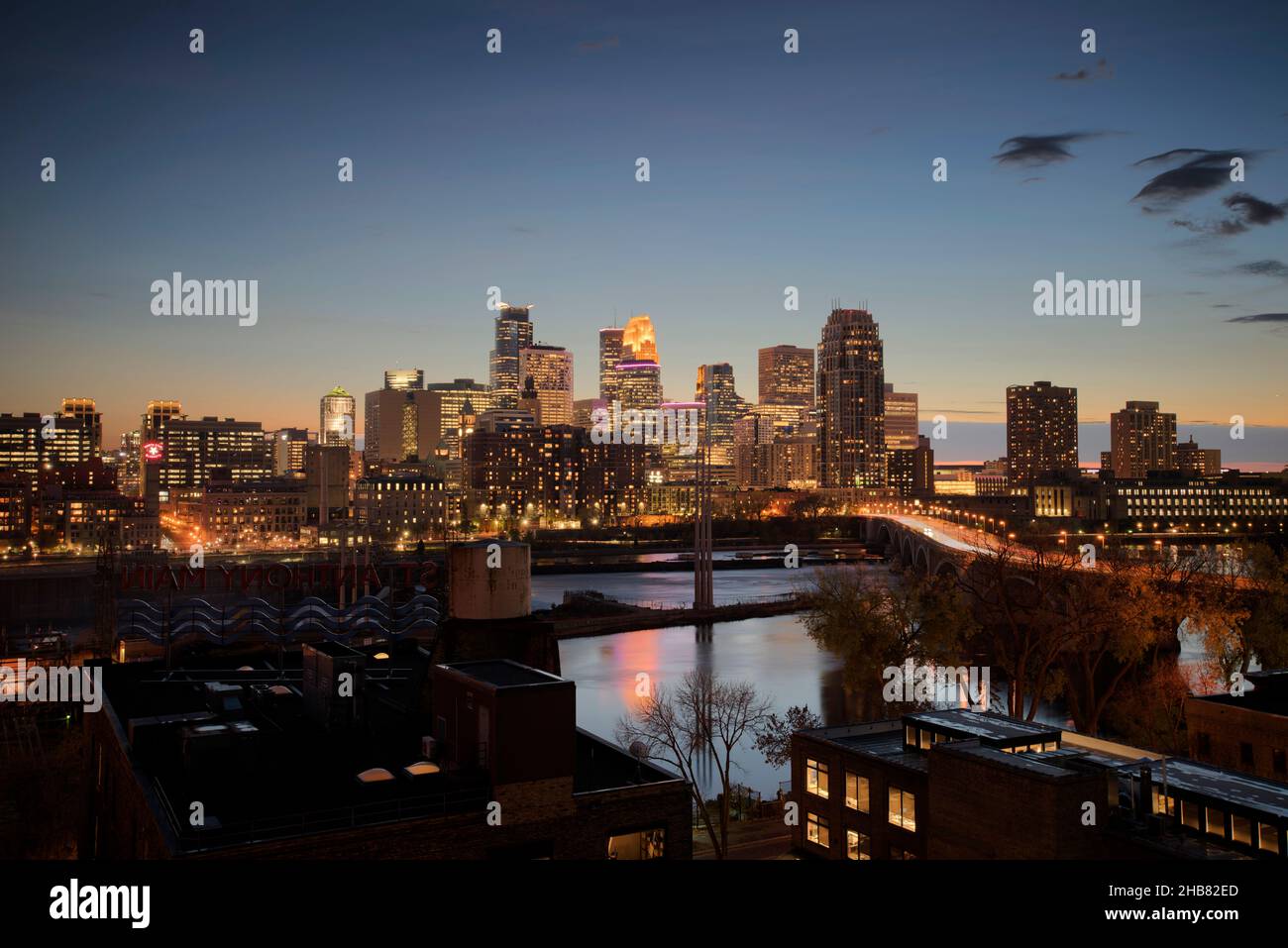 Downtown minneapolis street view hi-res stock photography and images ...