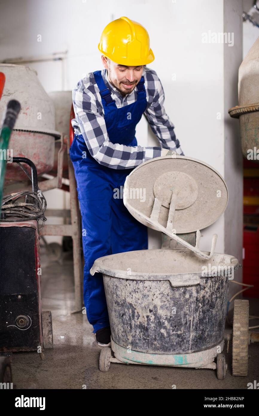 Worker work with cement mixer Stock Photo - Alamy
