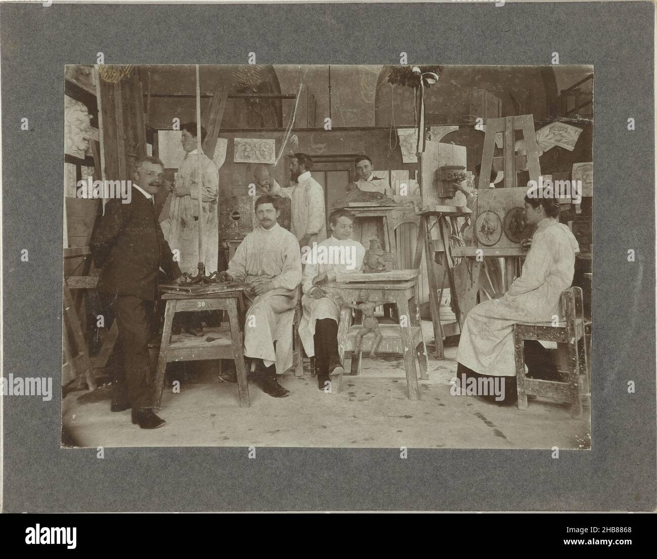 Artists anonymous hi-res stock photography and images - Alamy