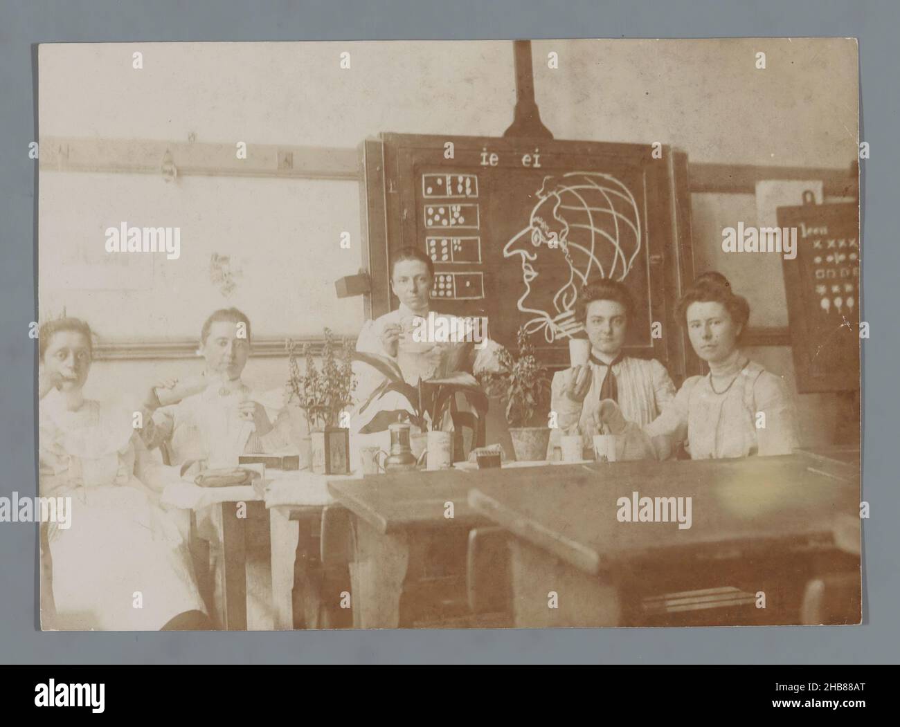 The classroom 1900 hi-res stock photography and images - Alamy