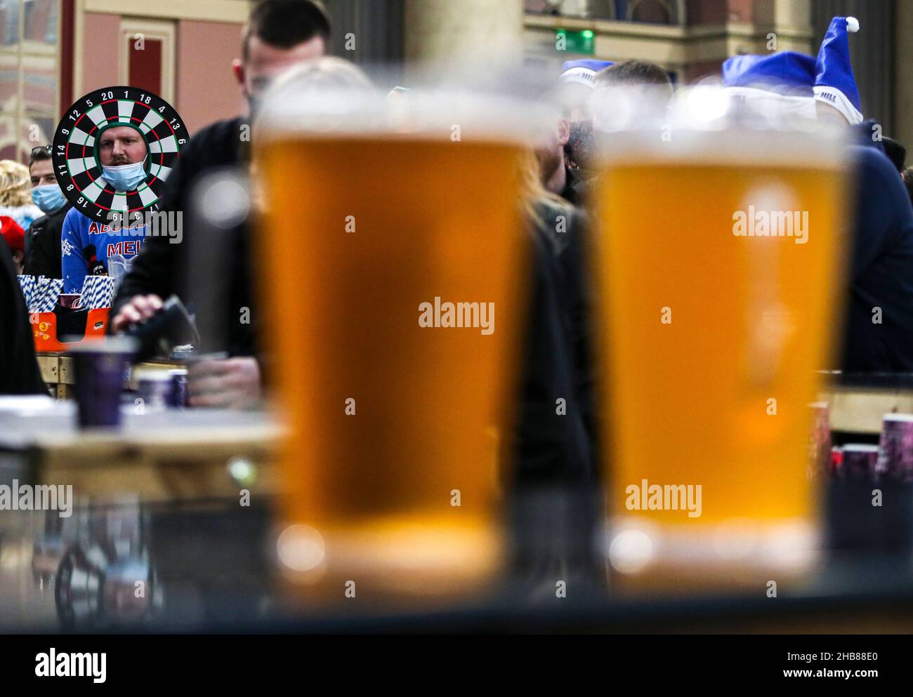 London darts bar hi-res stock photography and images - Alamy