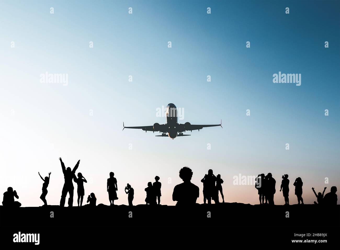 Friends landing hi-res stock photography and images - Alamy