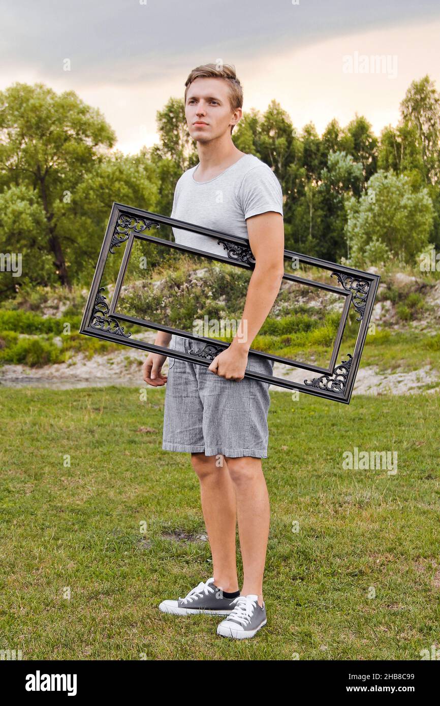 Guy with a pictur hi-res stock photography and images - Alamy