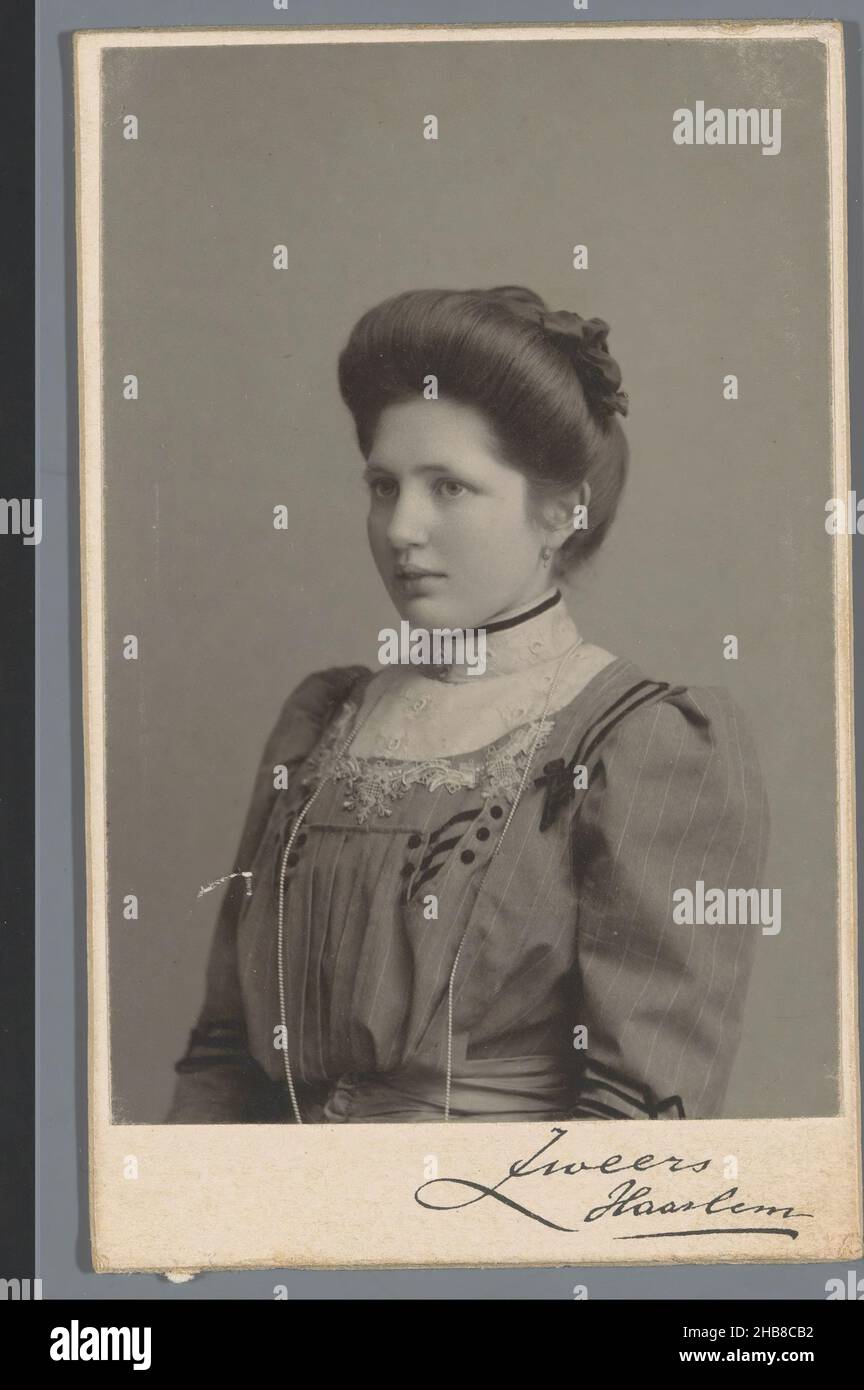 Portrait of an unknown young woman, Berend Zweers (mentioned on object ...