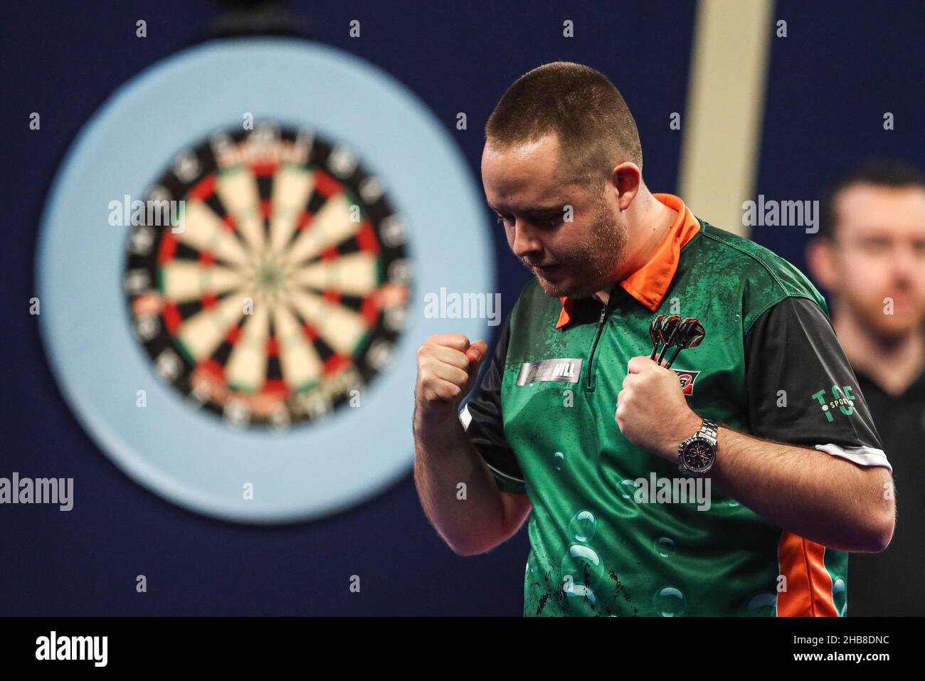 Steve Lennon celebrates after winning his match against Krzysztof ...