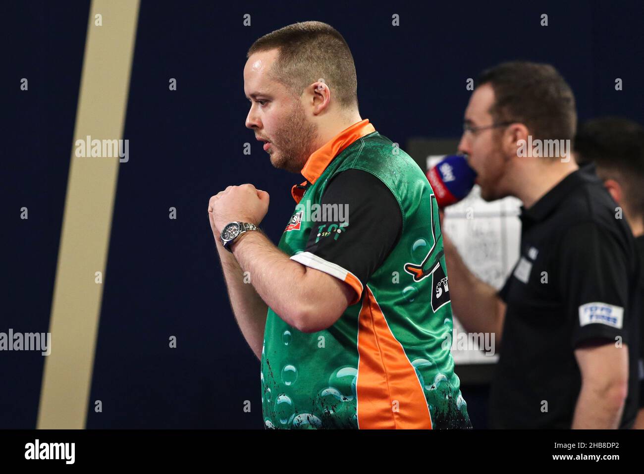Steve Lennon celebrates after winning his match against Krzysztof ...
