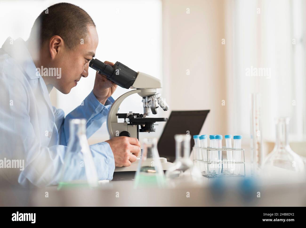 Microscope portable hi-res stock photography and images - Alamy
