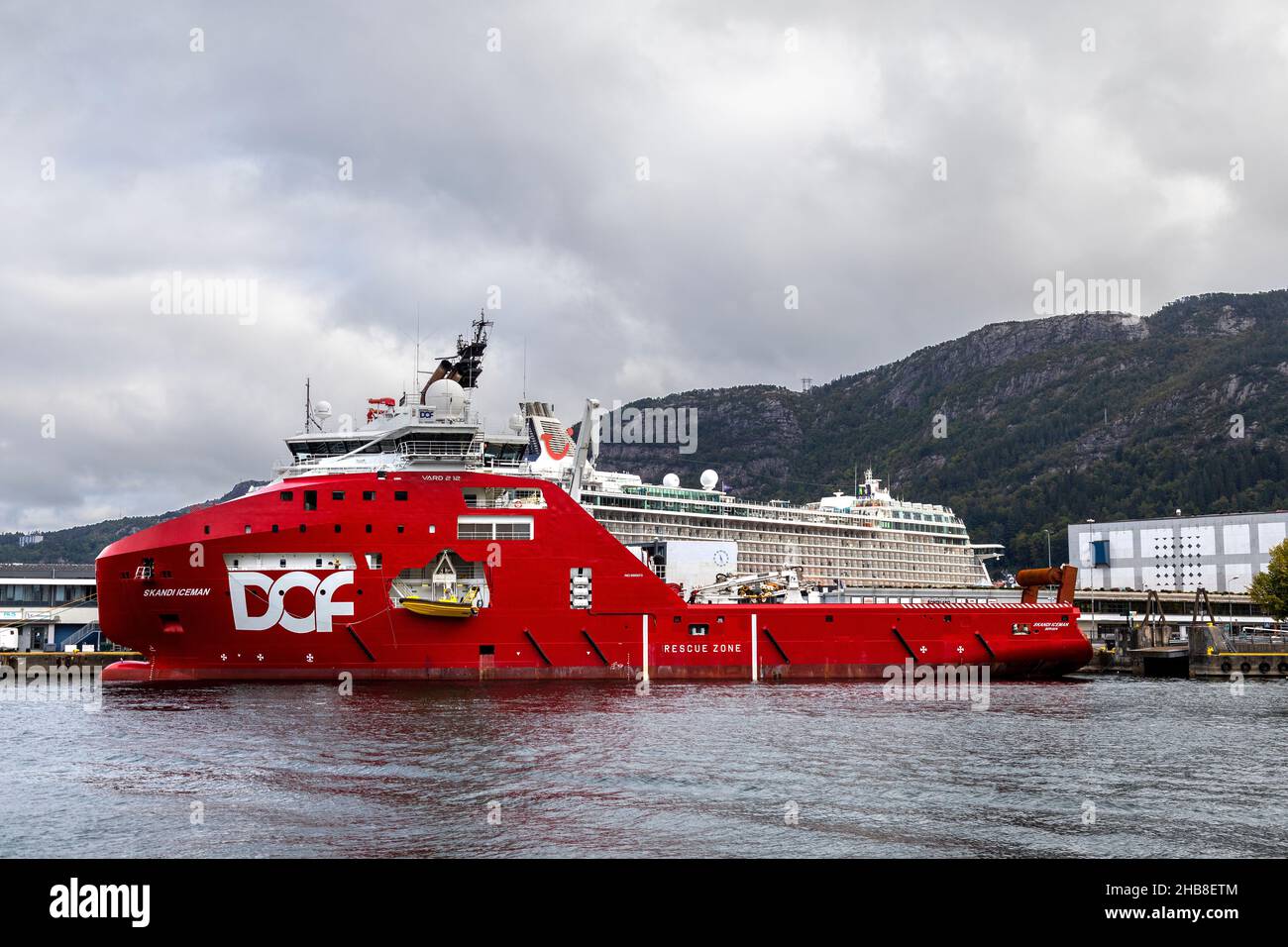 Offshore AHTS anchor handling tug supply vessel Skandi Iceman in the ...