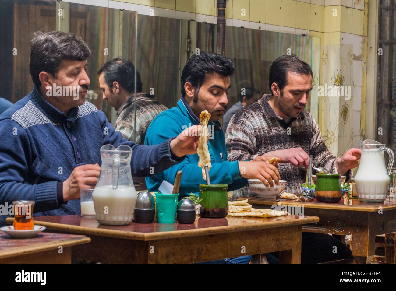 Dizi restaurant hi-res stock photography and images - Alamy