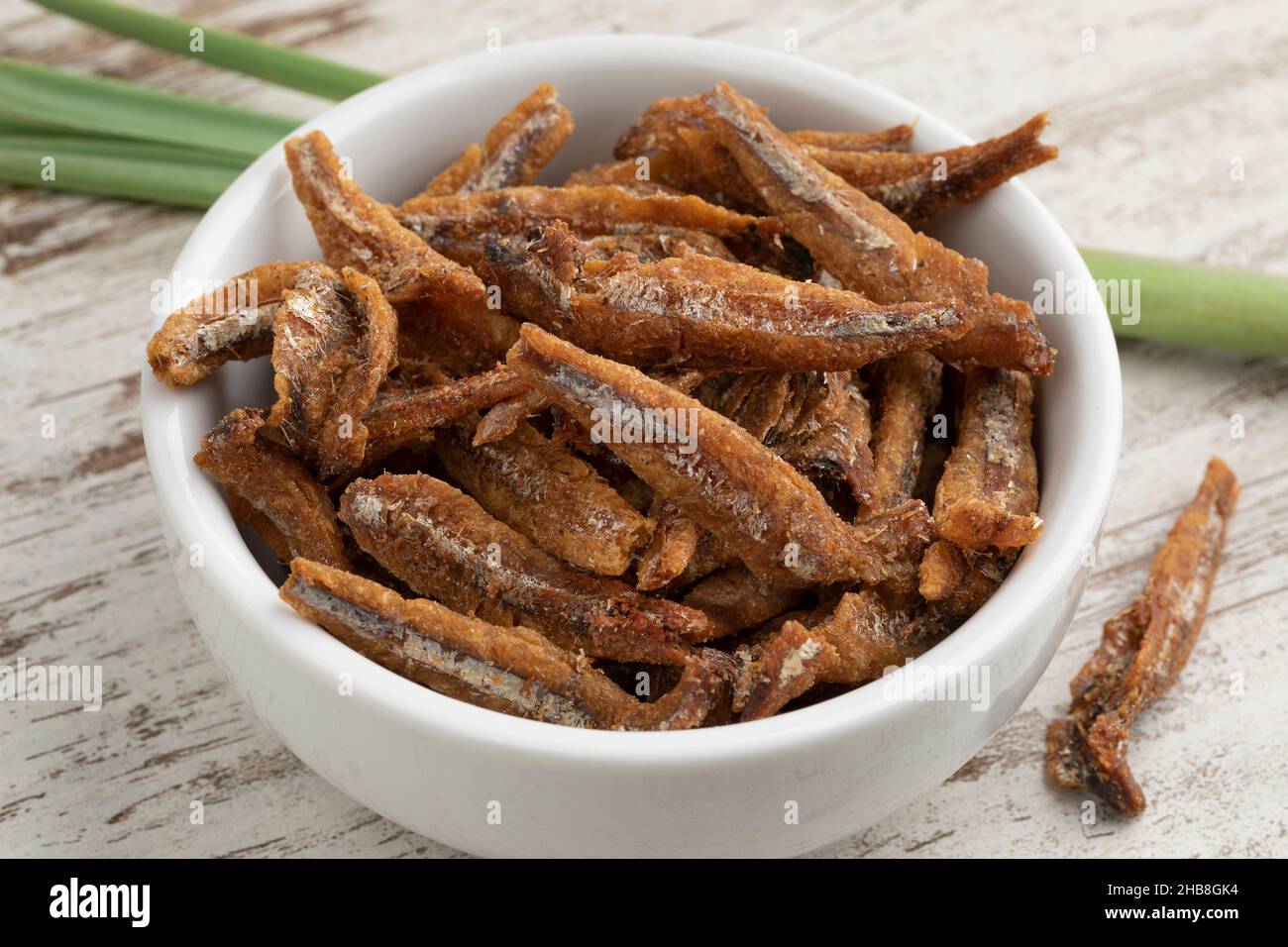Bowl with fresh fried homemade Indonesian ikan teri goreng close up ...