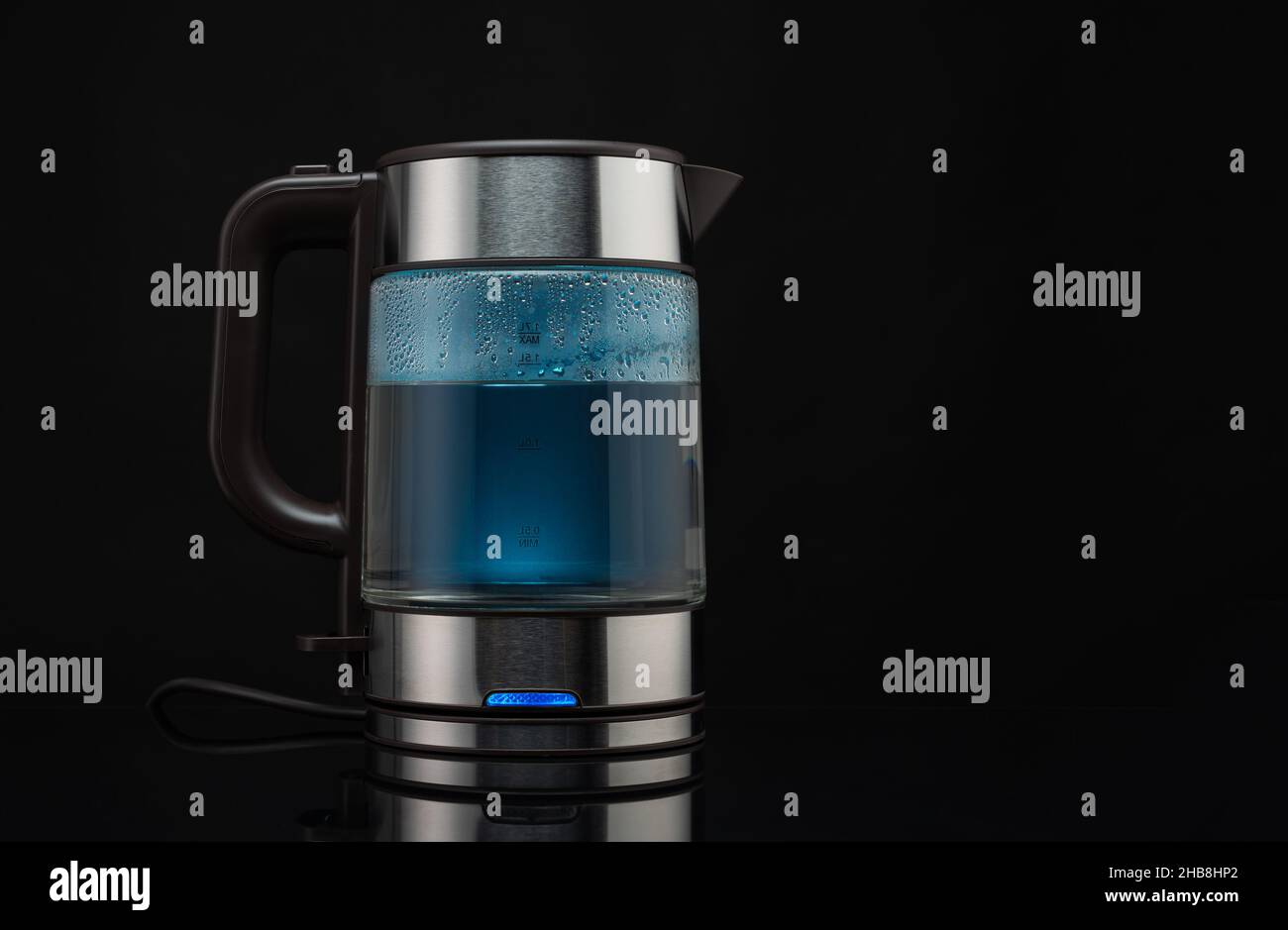 Glass pot boiling water hi-res stock photography and images - Alamy