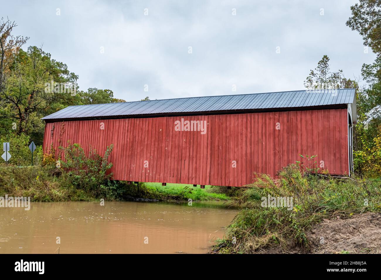 The Harry Evans Covered Bridge crosses Rock Run Creek during Autumn ...