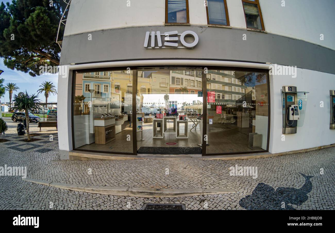 LAGOS, PORTUGAL - Sep 23, 2021: The exterior of the MEO mobile store in ...