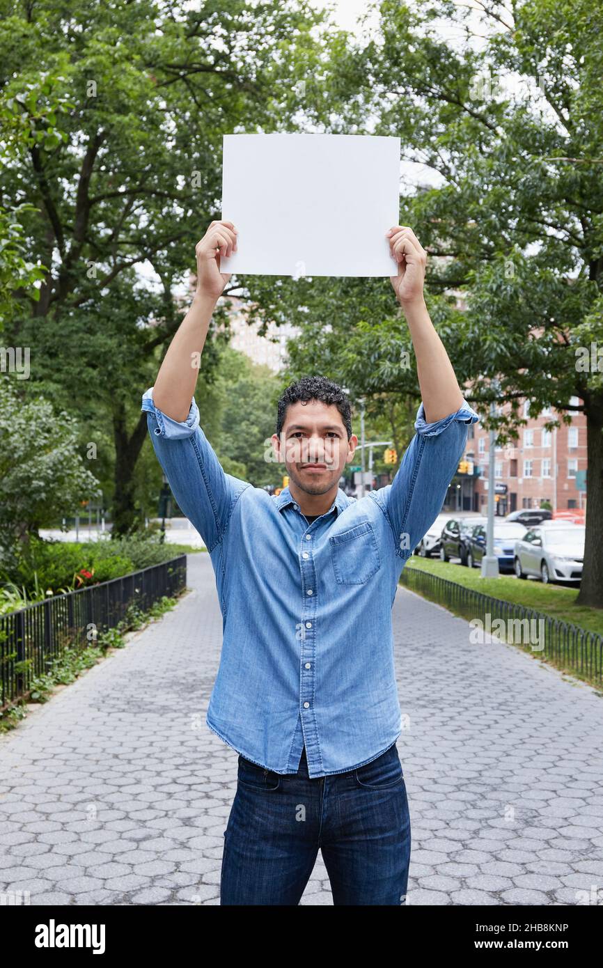 Holding sign above head hi-res stock photography and images - Alamy