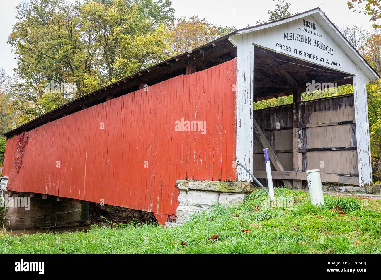 The Melcher Covered Bridge crosses Big Raccoon Creek during Autumn leaf ...