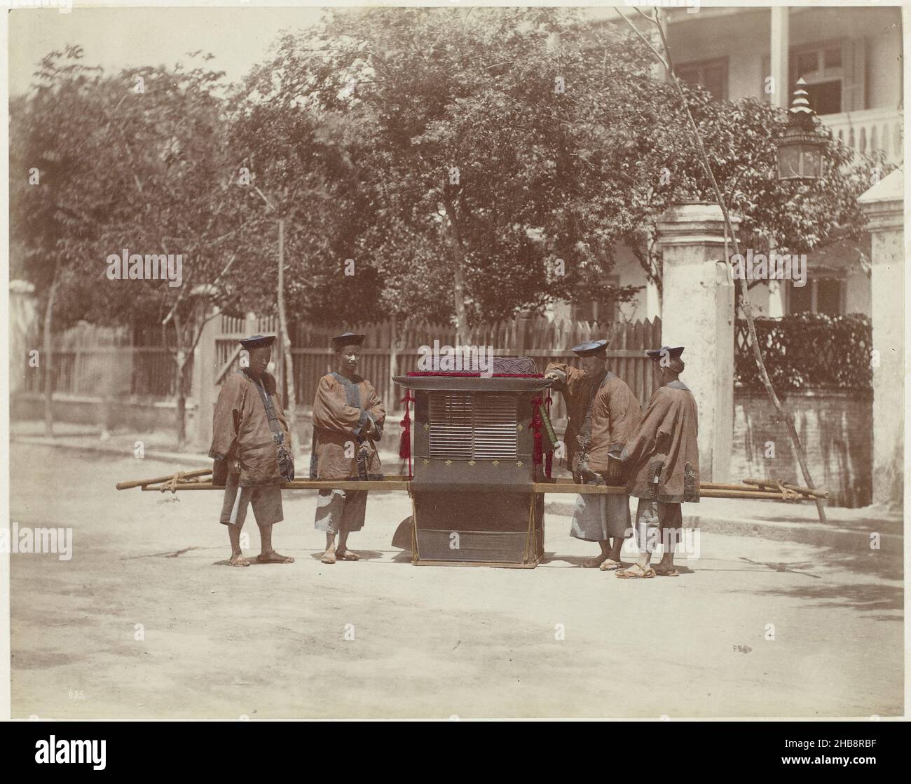 Palanquin in china hi-res stock photography and images - Alamy
