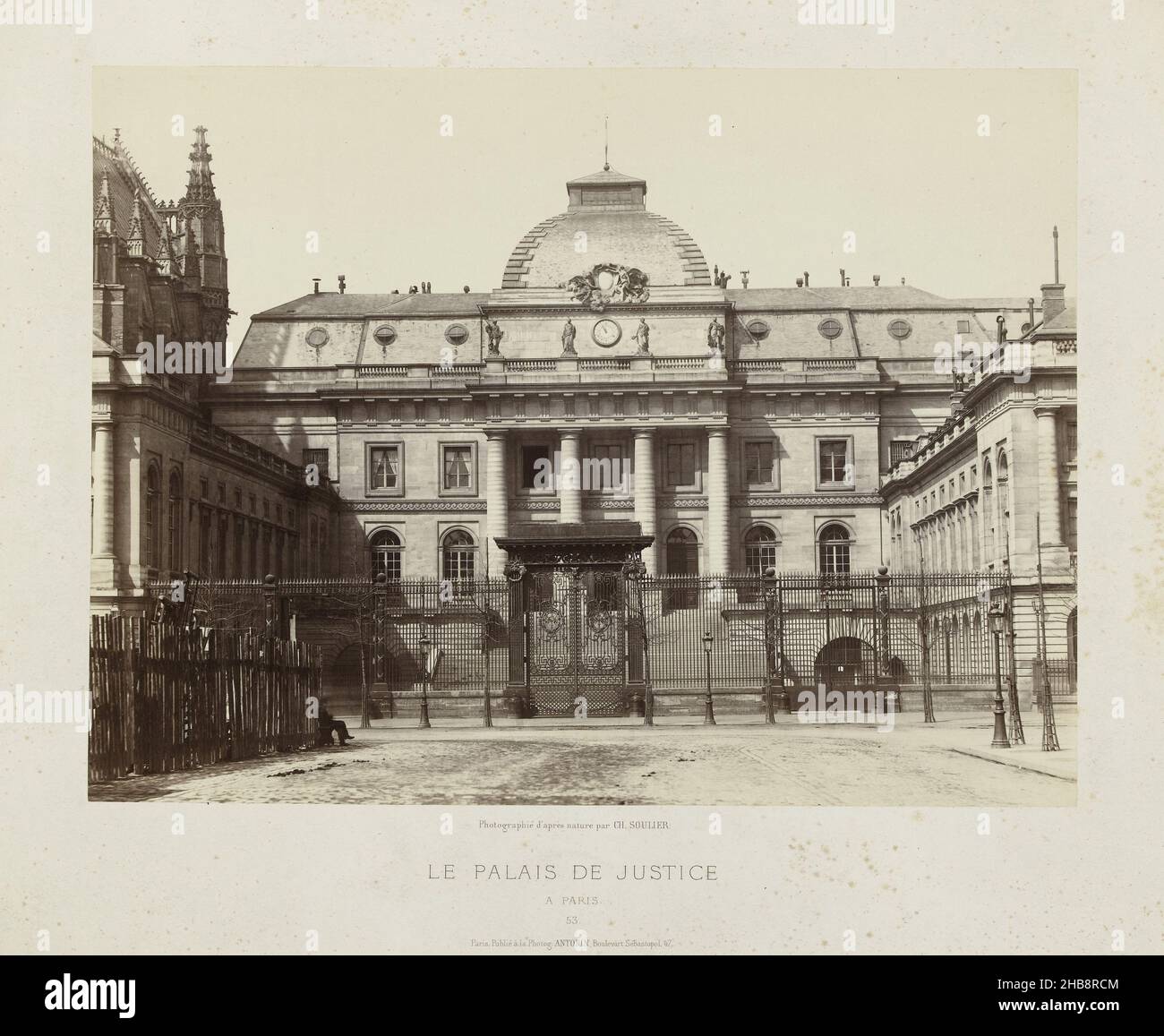 Le palais de justice a paris hi-res stock photography and images - Alamy