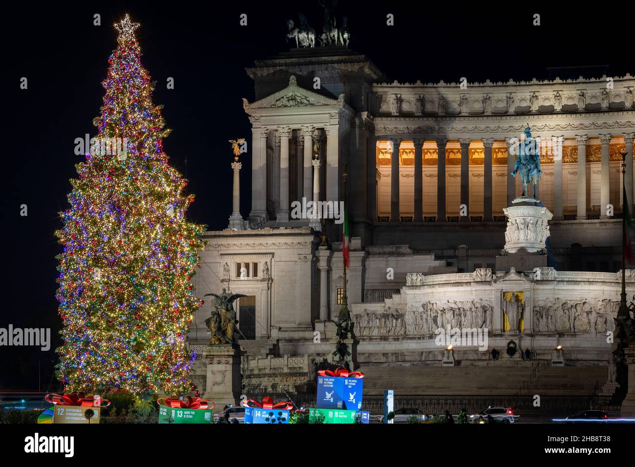 Rome, Italy - December 12, 2021: Christmas tree in Piazza Venezia ...