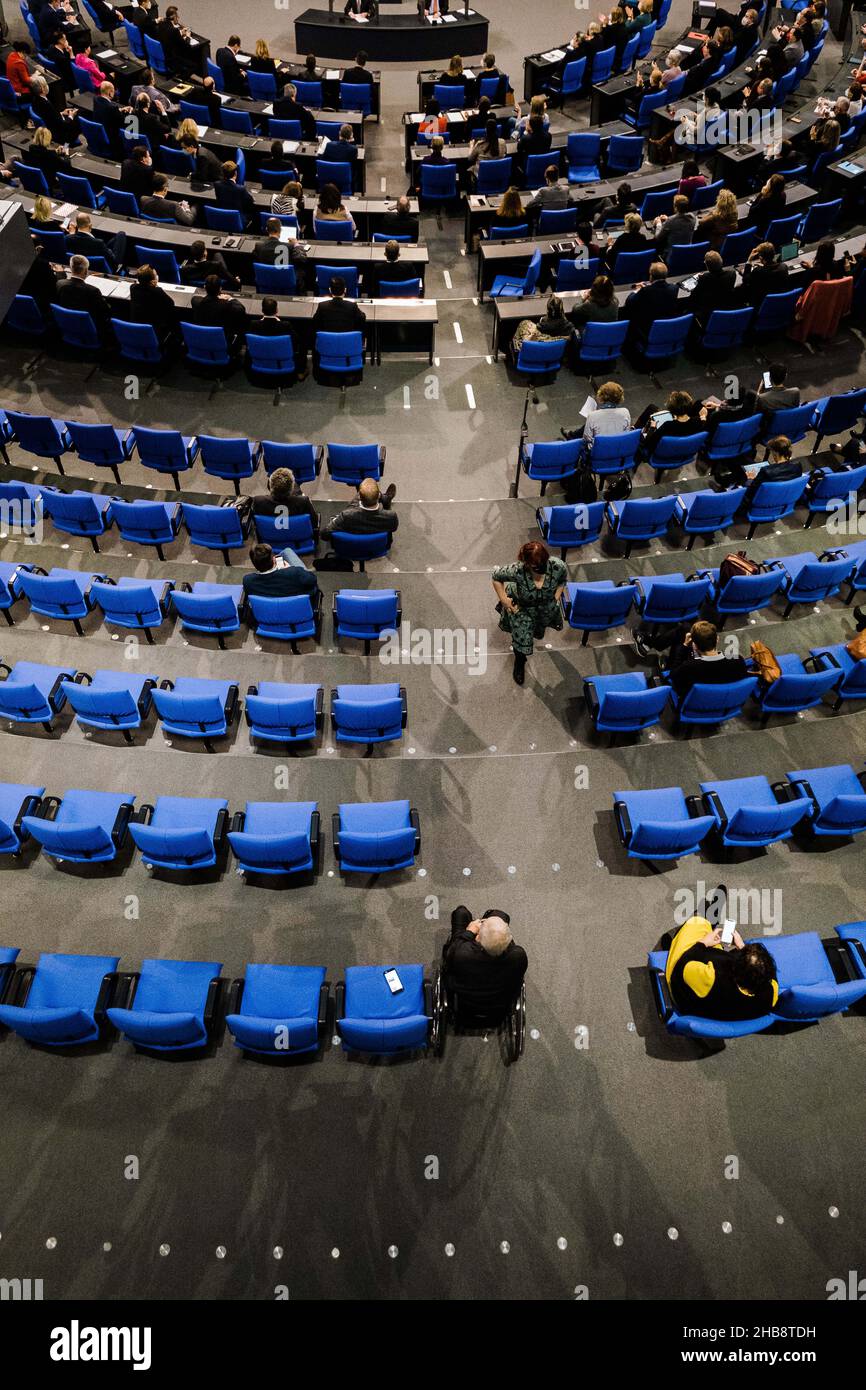 Berlin, Germany. 16th Dec, 2021. Members of the 20th Bundestag, the ...