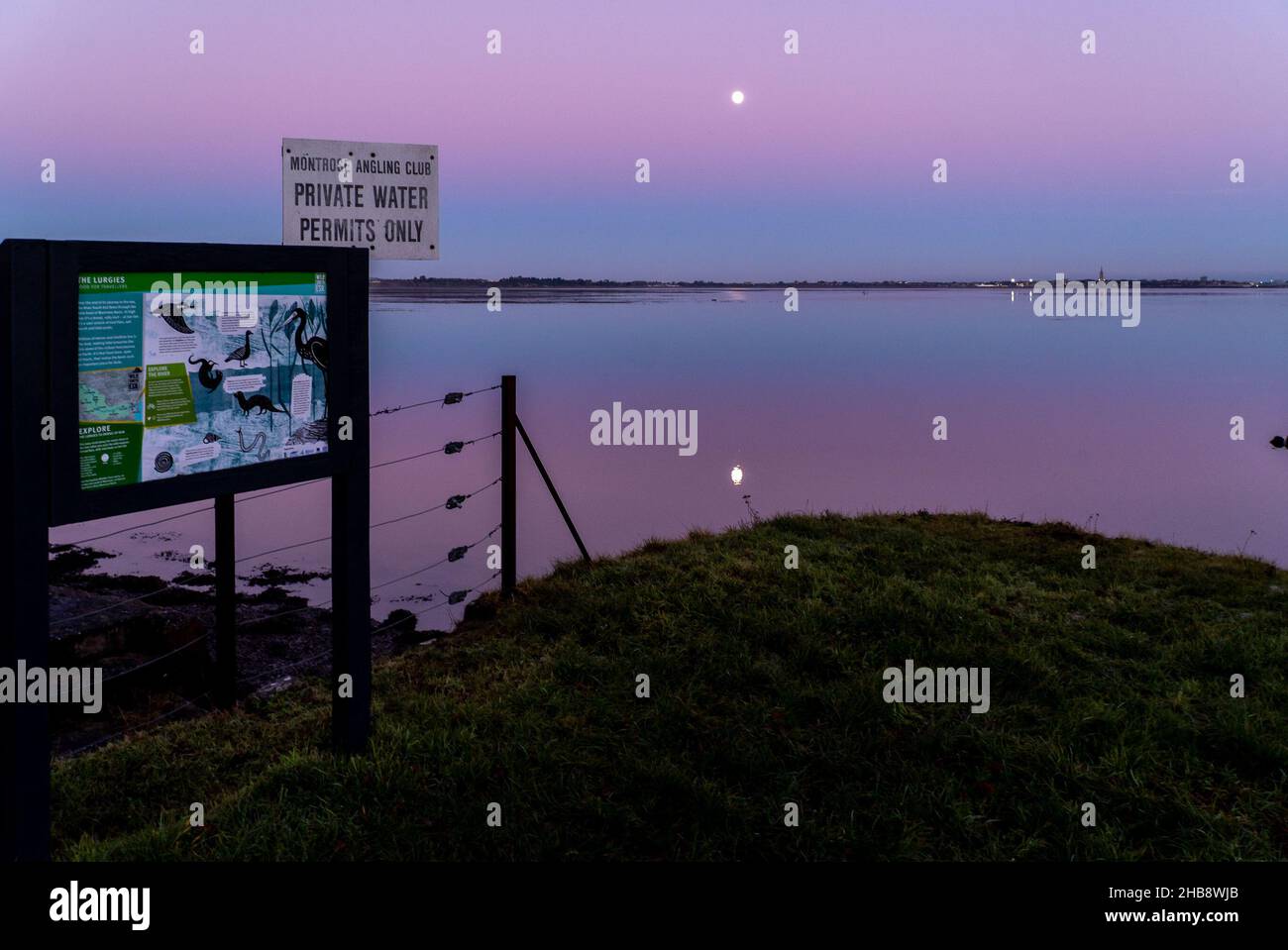 Angus, UK. 17th Dec, 2021. UK Weather, Montrose Basin, Angus, Scotland ...